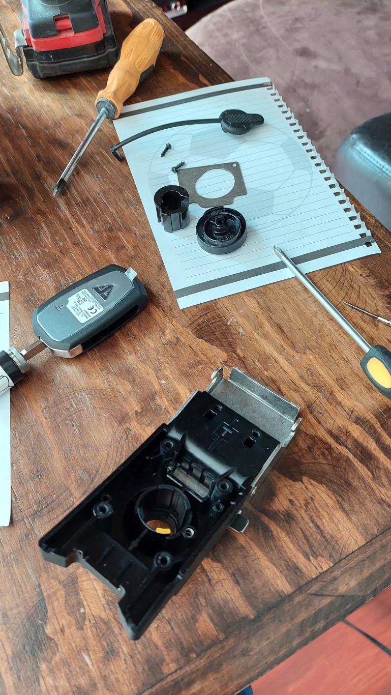 Trumph Gen 4 Key Barrel in GIVI Dolomite / Trekker case - Tiger 1200 ...